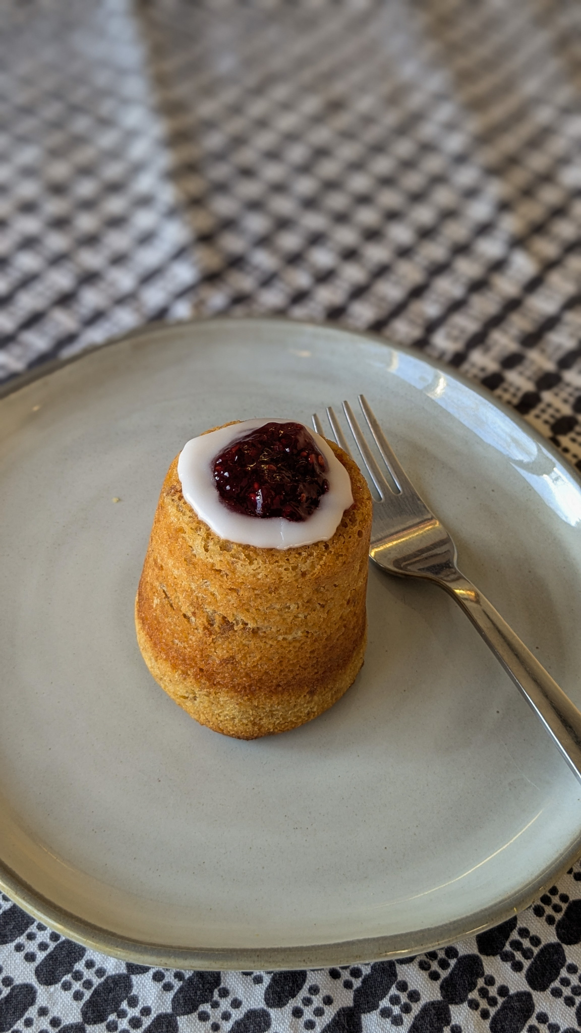 Runebergintorttu Finnish Runeberg Torte